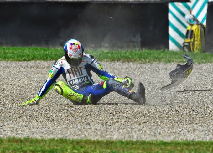 KARYA ANAK GAMMA ONE NETUKA JOSZ: Galerry Picture Valentino Rossi Crash ...