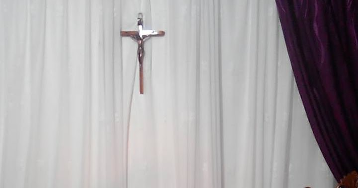 GEREJA NASRANI INDONESIA: SUJUD DI ALTAR (MEZBAH) NYA