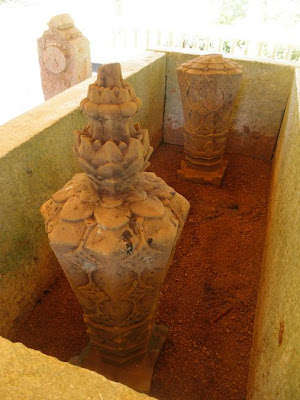 SENI LAMA MELAYU (MALAY OLDEN ART): Makam (Tomb of) Daeng Chelak