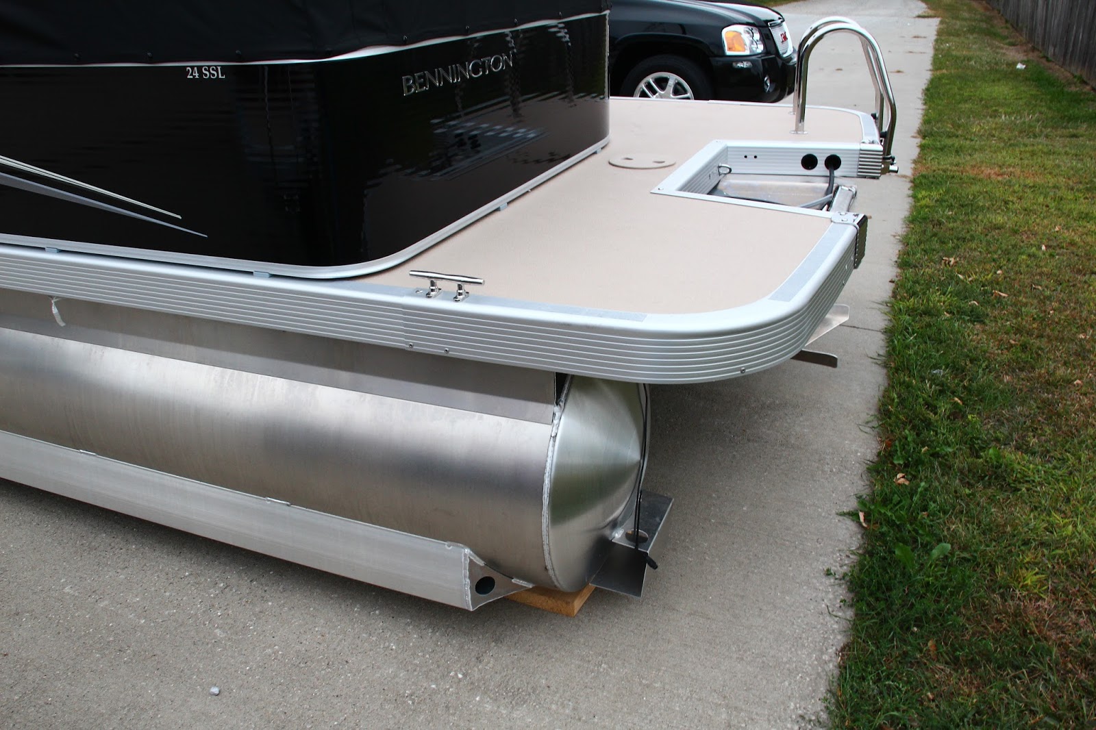 Pontoon Boating 101: Extended Aft Deck