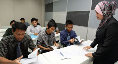 PENA MENARI MINDA BERAKSI: ISU IPT : PENSYARAH LAMA MASIH RELEVAN