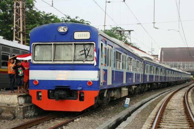 Tokyo Railway Labyrinth: The 103 Series in Japan and Indonesia