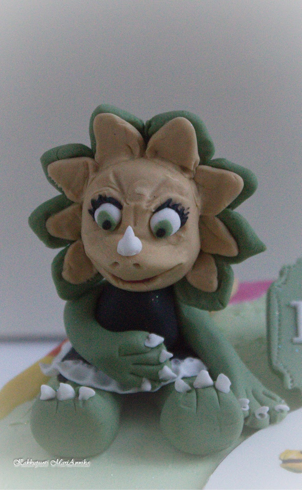 Kakkupuoti MariAnnika: Hevisaurus-kakku