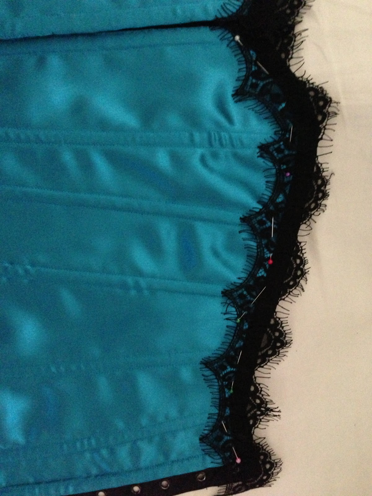 pearls. lace. & barb wire.: DIY Home-made corset/bustier