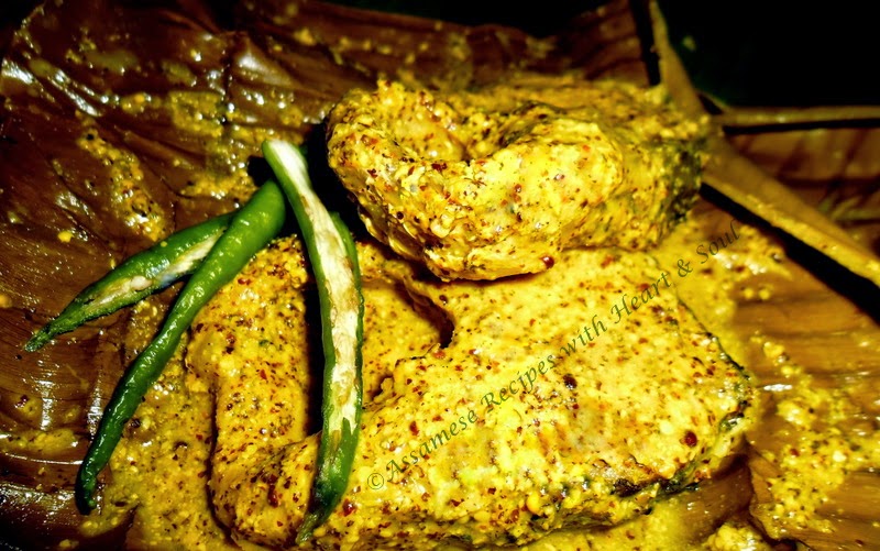 Assamese Recipes: Rou Maas Patot dia ( Rohu fish steamed in banana leaf)