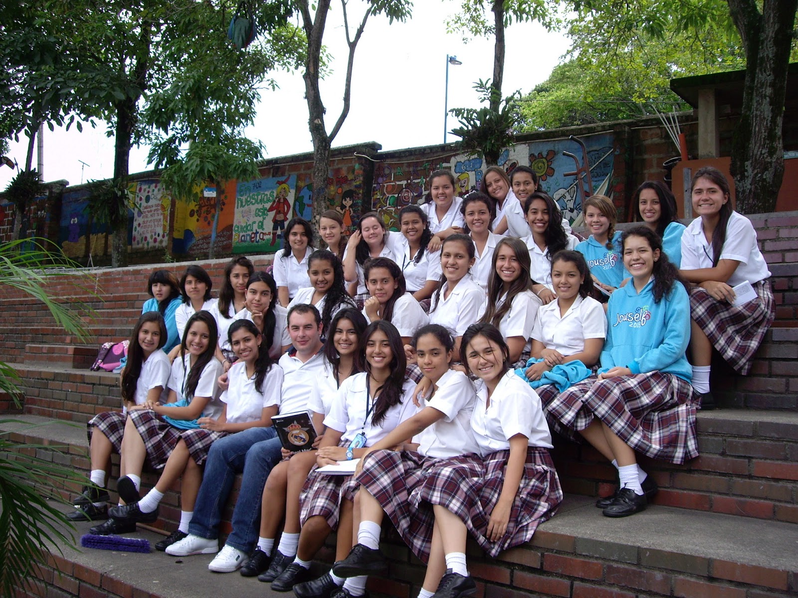 INSTITUTO GABRIELA MISTRAL: INSTITUTO GABRIELA MISTRAL 2013