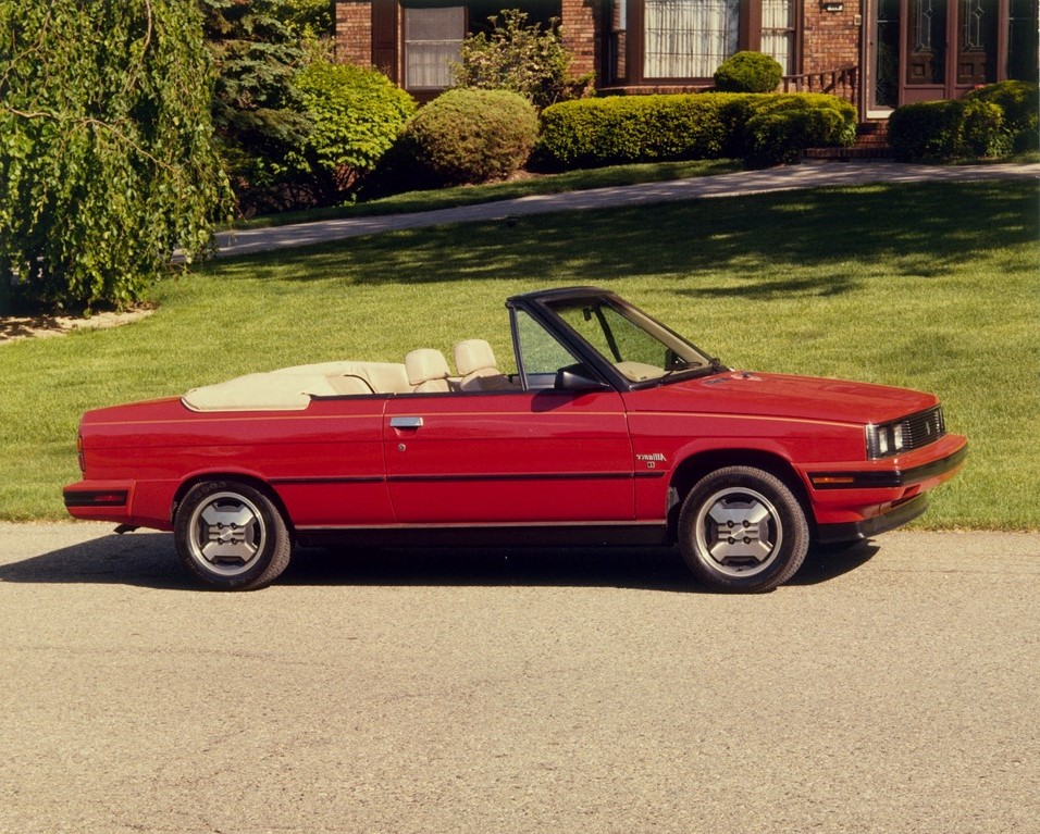 L'AUTOMOBILE: RENAULT 9 & 11