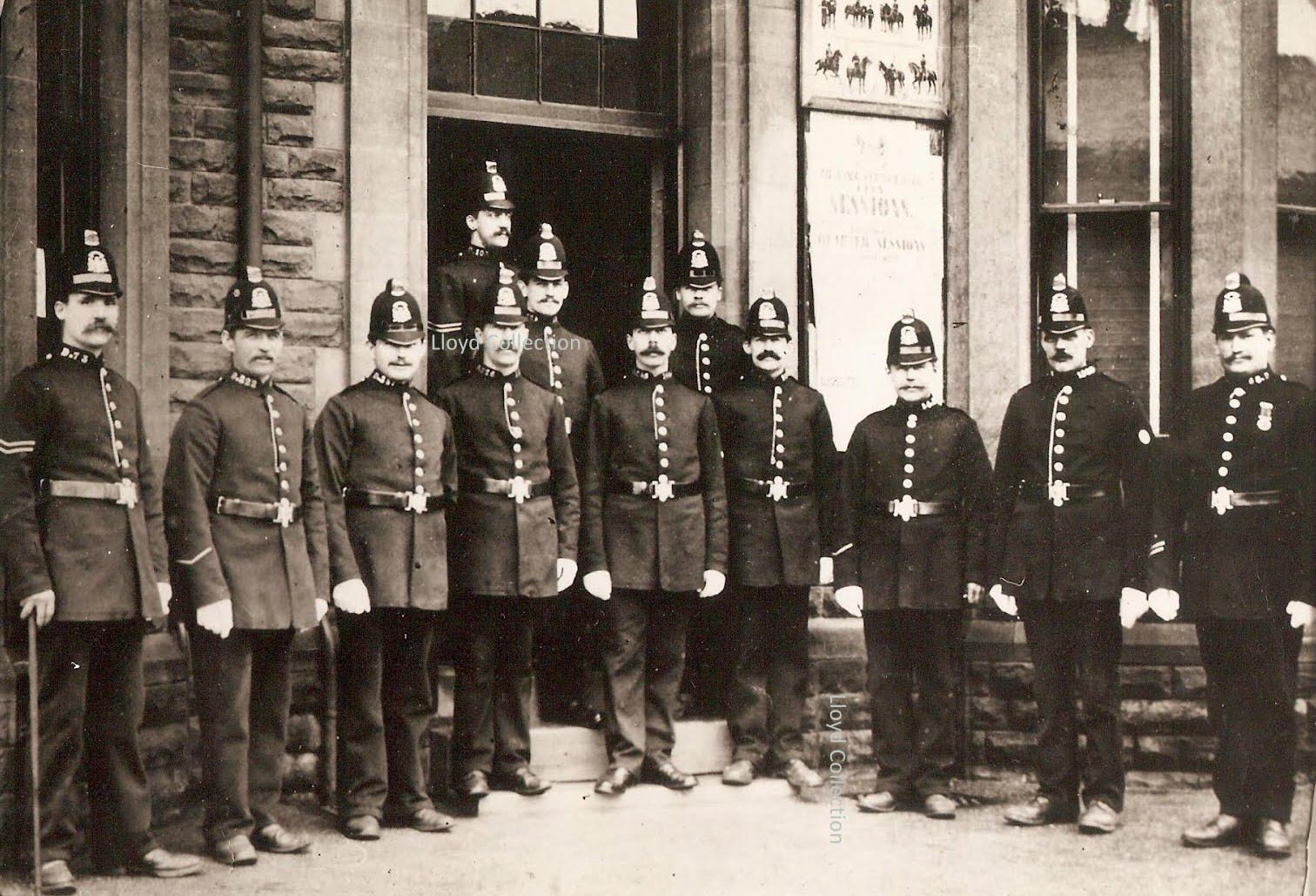 Andrew Simpson: A picture a day ... The Police station Beech Road circa ...