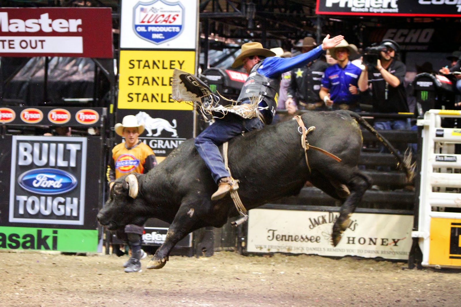 Valderon de Oliveira wins PBR LiftMaster Chute Out | The Daily Sports ...