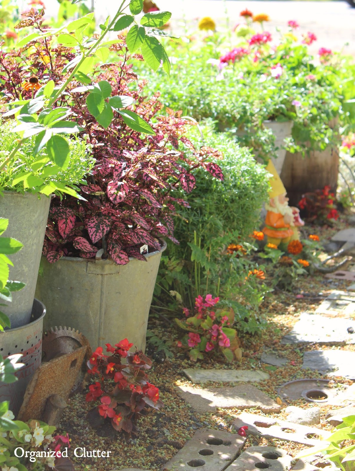 YARD OF FLOWERS 2015 Garden Tour - Organized Clutter