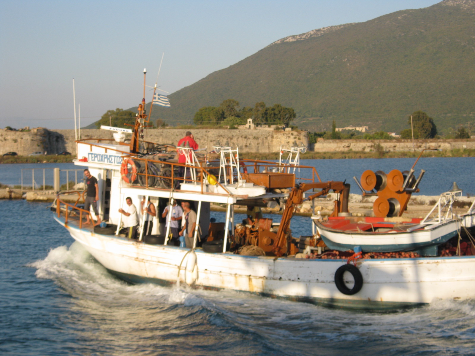 Τα θαλασσινά....: πλωτη γεφυρα "f/b Santa Maura" ( κ οχι μονο)