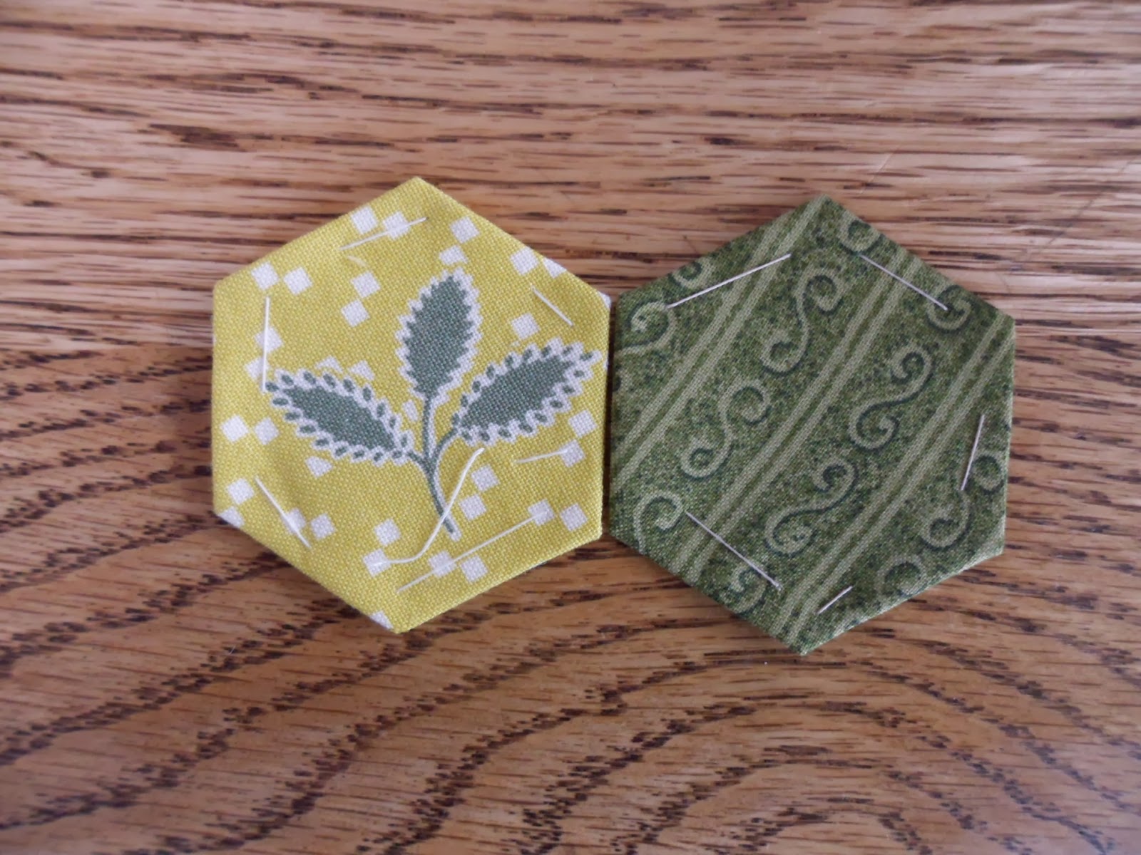 Northern Deb Quilts: TUTORIAL: How to make Hexagons using the English Paper Piecing Method... EPP