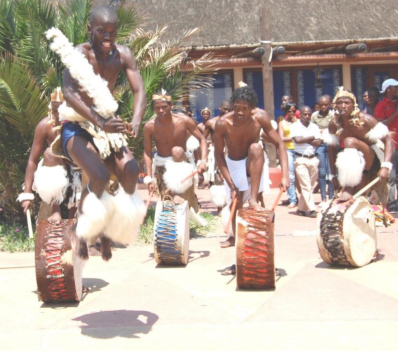 artSMart: ZULU DANCE AT USHAKA