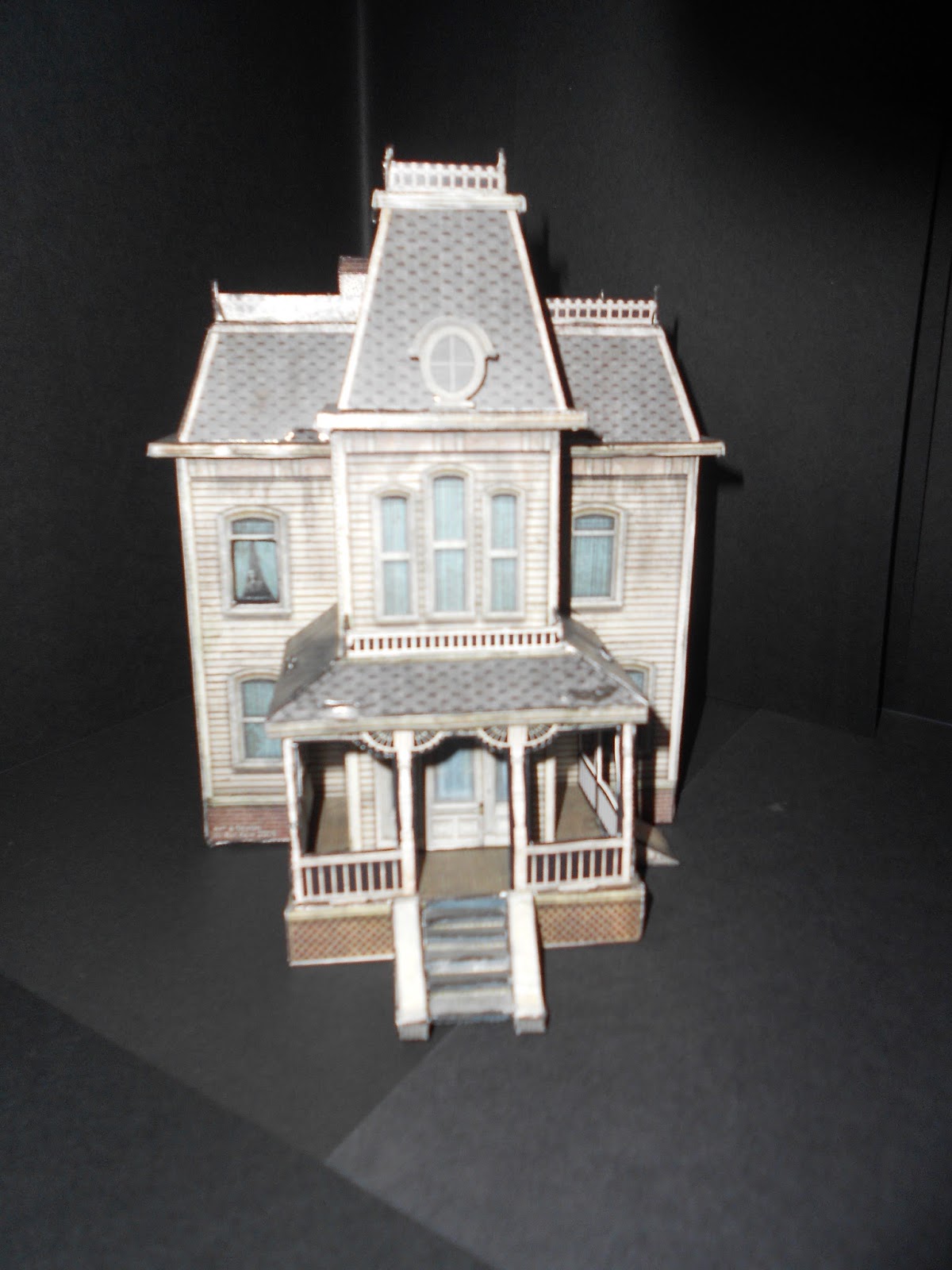 LAS MAQUETAS DE MAMARRO - PAPER MODEL: CASA DE NORMAN BATES/THE BATES HOUSE