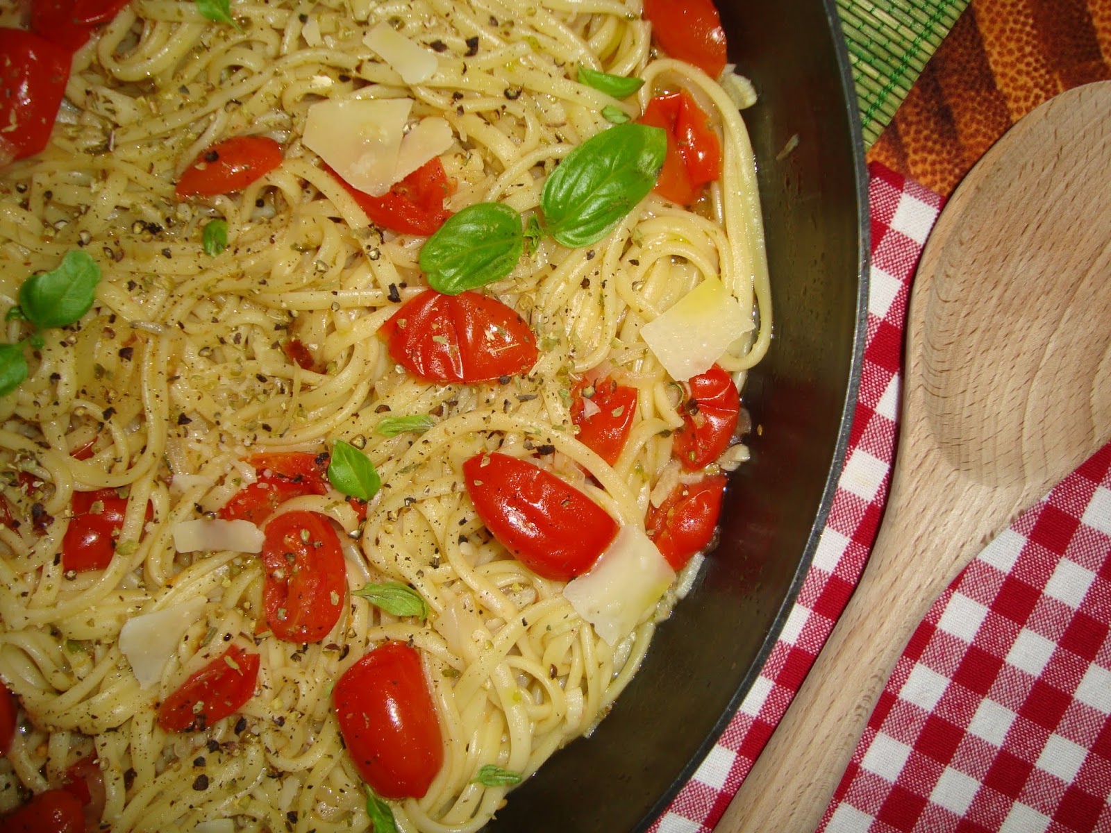 O Tempero da Nesita: One-pot pasta (com manjericão e tomate cereja)