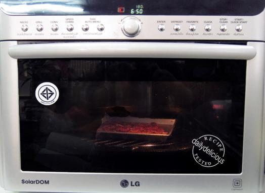 dailydelicious thai: Happy Cooking with LG SolarDom: Caramel Pecan ...