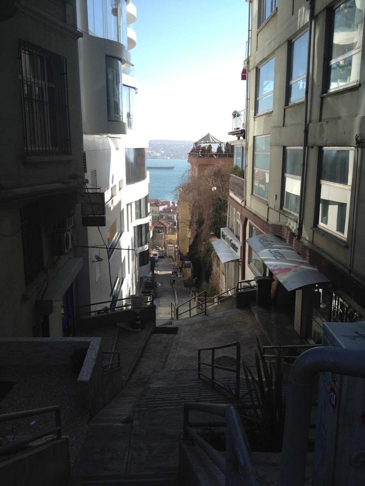 Almzn: Dolma Bahja Palace