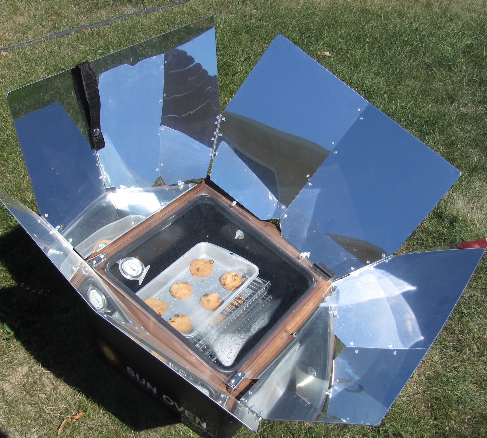 Thrive Life Consultant: Chocolate Chip Cookies Baked in the Sun Oven