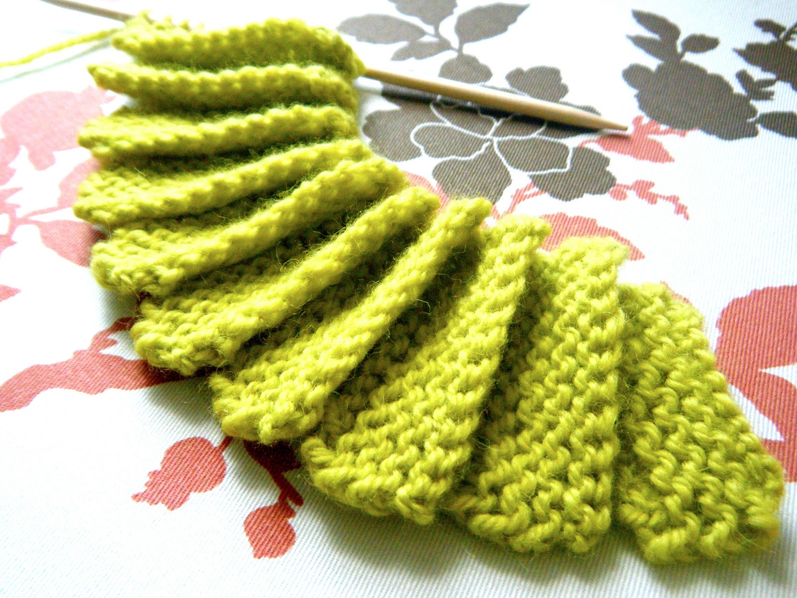 autumngeisha: knitting in 3-D