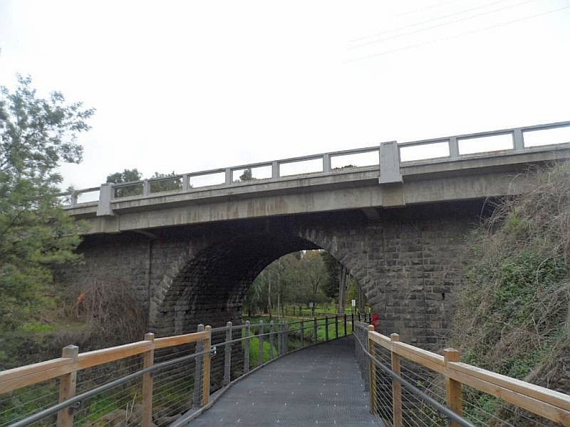 TRACKS, TRAILS AND COASTS NEAR MELBOURNE : Darebin Parklands