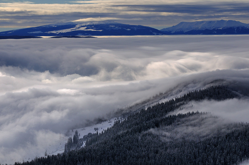Manastirea Sihastria Rarau: Imagini si Peisaje cu Muntele Rarau