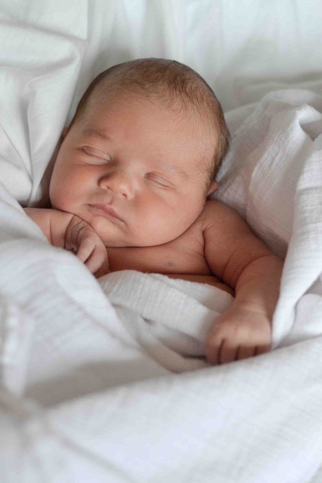 Little and Lovely: Ella's DIY Newborn Photo Shoot