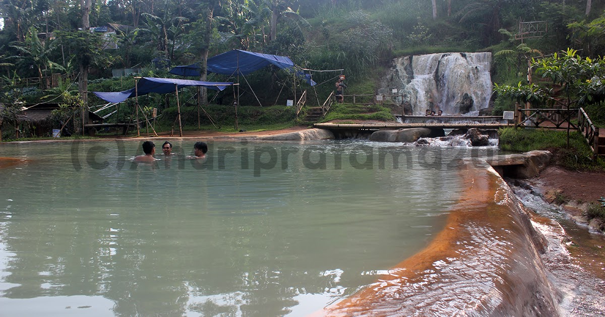 Kehangatan di Curug Cipanas Nagrak Kabupaten Bandung Barat
