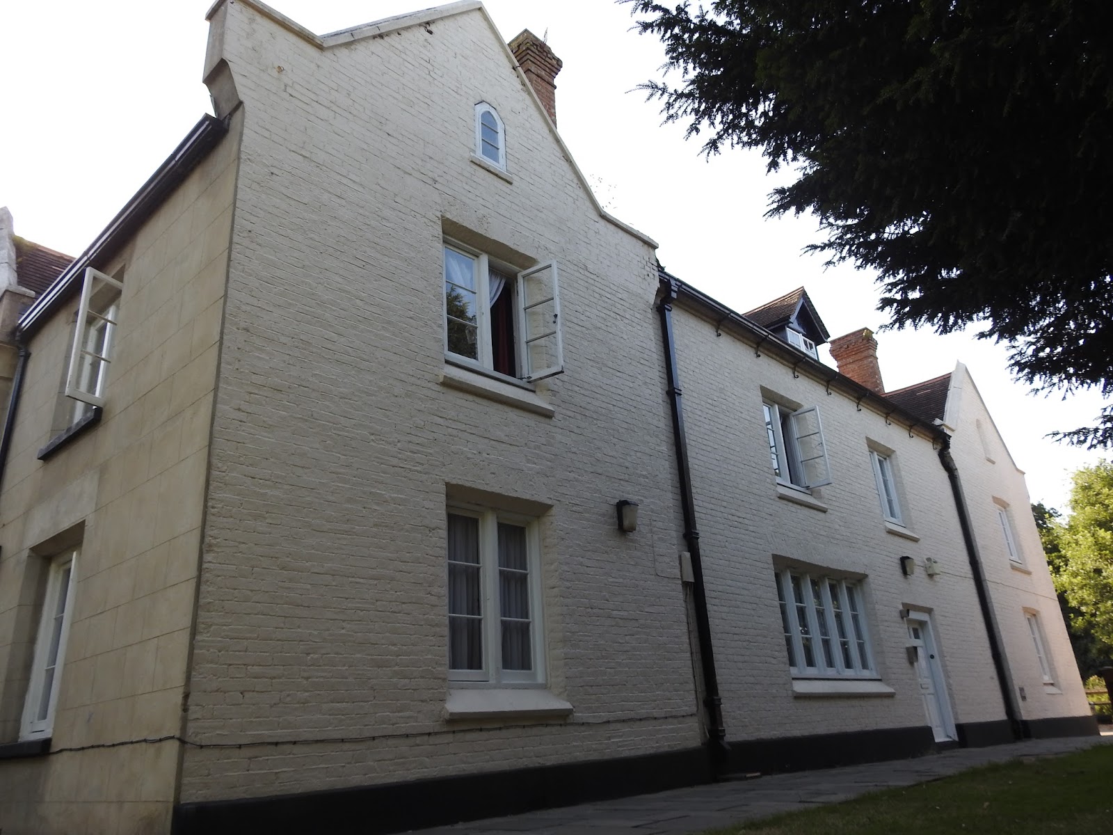 Crawley Old Town: ELEVEN PICTURES: Bewbush Manor