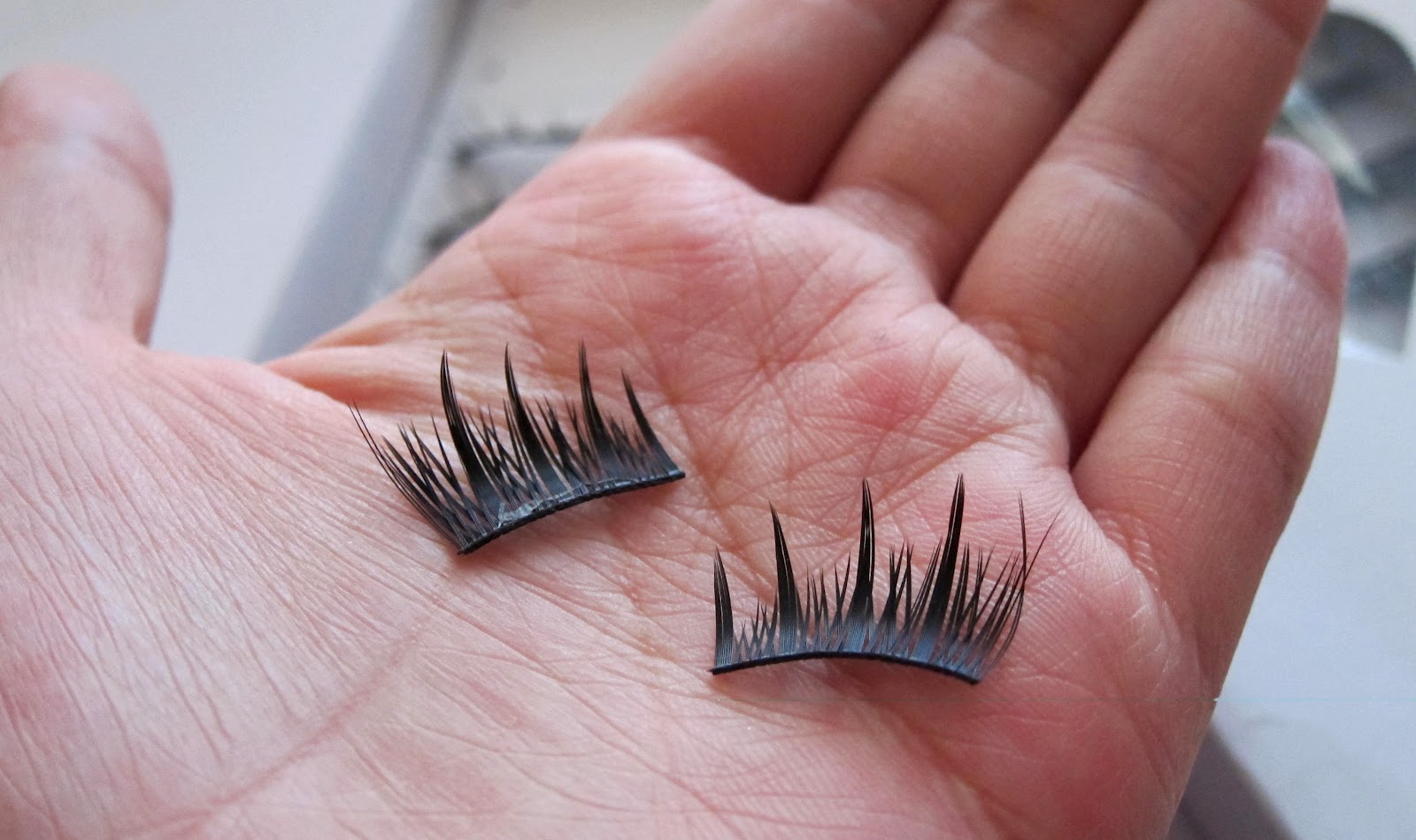 Tutorial: Cutting your very own pair of Demi Lashes! + How I apply them!
