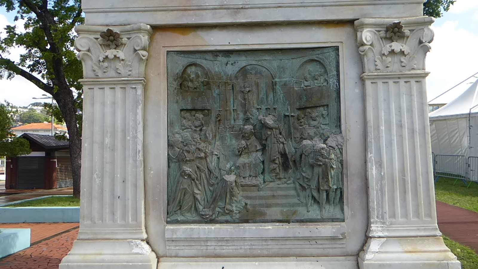 Photo-ops: Statue of Historic Figure: Empress Joséphine - Fort-de ...