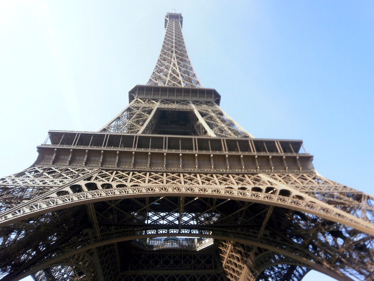 LA ROSA DE LOS VIENTOS: LA TORRE EIFFEL ¡EL FARO DE PARÍS!