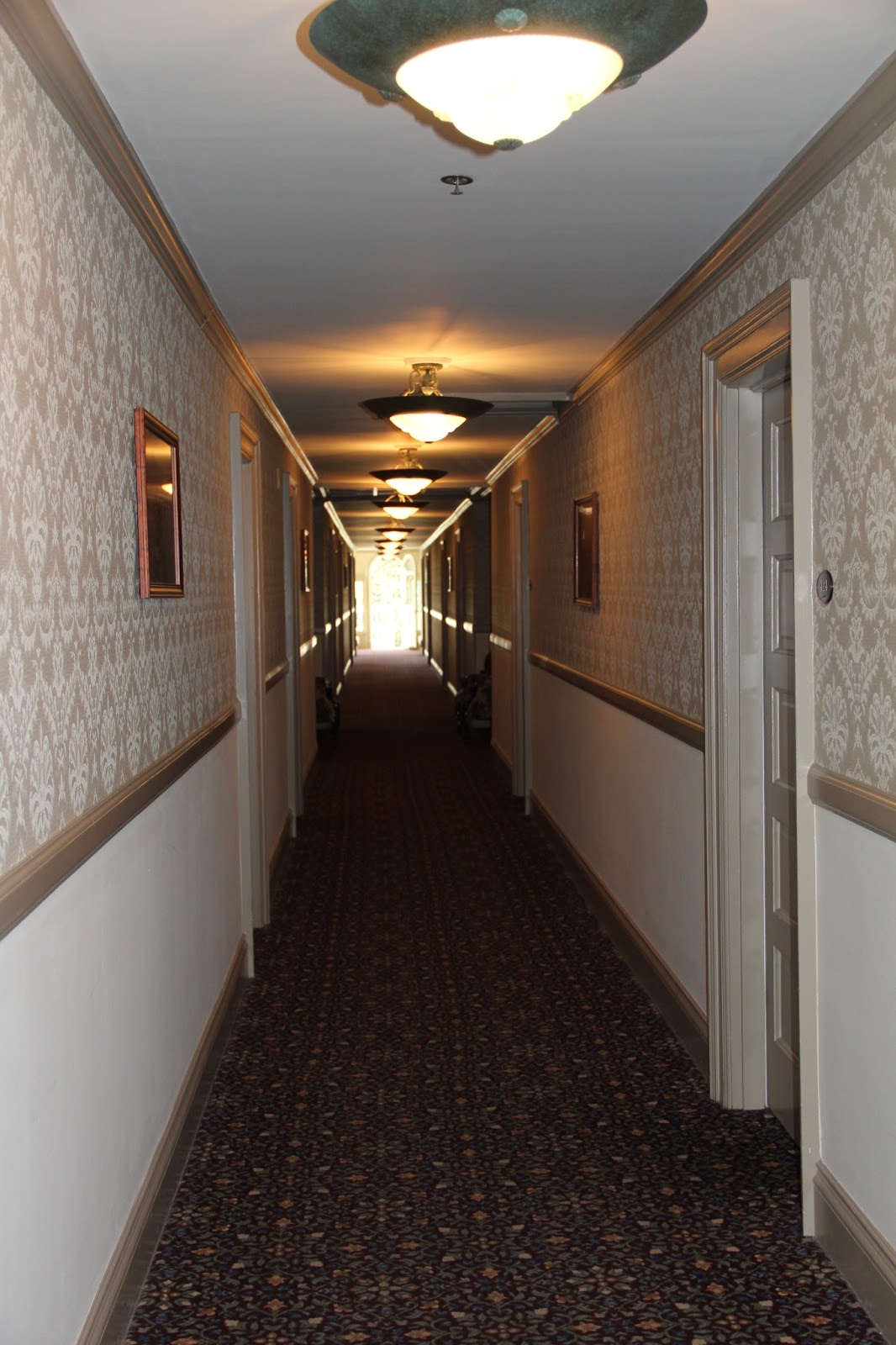 Mimi's Corner!: The Stanley Hotel.......do I hear Redrum-Redrum