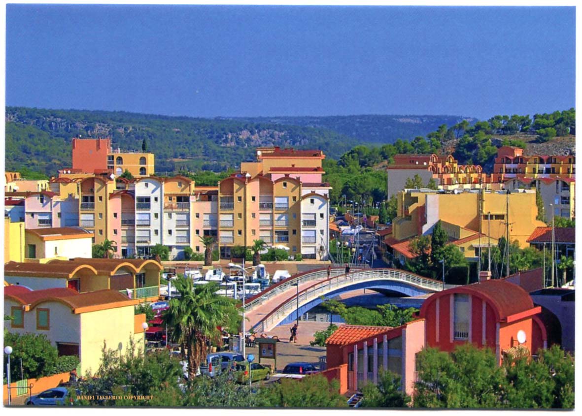 Architectures de Cartes Postales 2: Gruissan a son guide