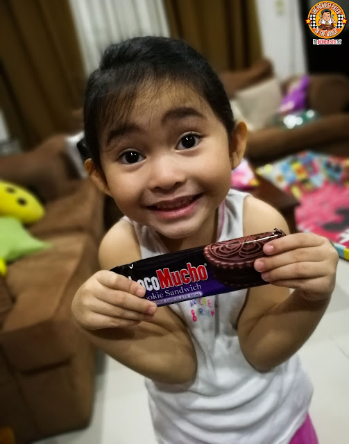 THE PICKIEST EATER IN THE WORLD: NEW CHOCO MUCHO COOKIE SANDWICHES!