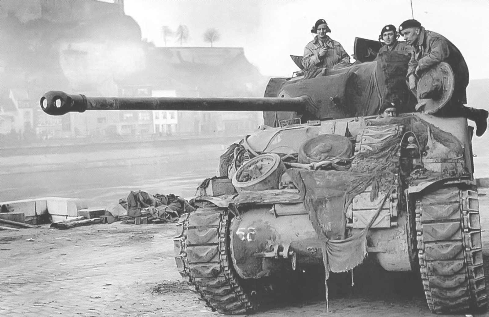 World War II Pictures In Details: Coldstream Guards' Sherman Firefly IC ...