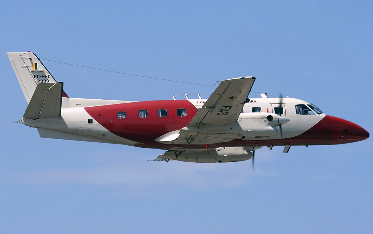 FDRA - Fuerza Aérea: Avión de transporte: Embraer EMB 110 Bandeirante