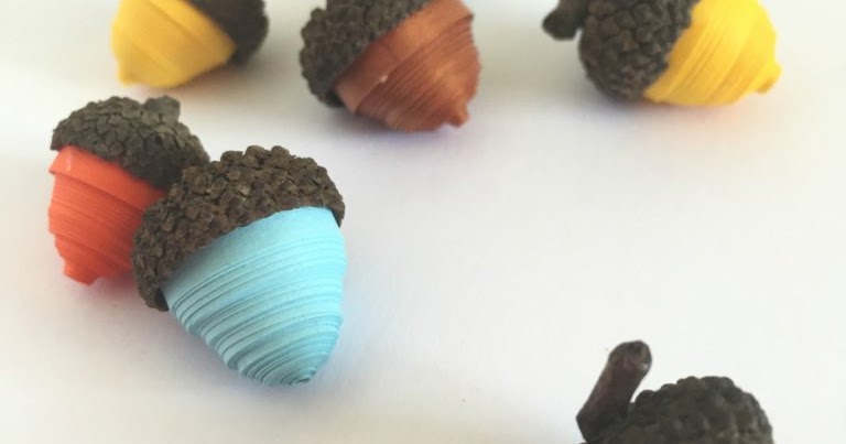 Totally Tutorials: Tutorial - How to Make a Quilled Paper Acorns