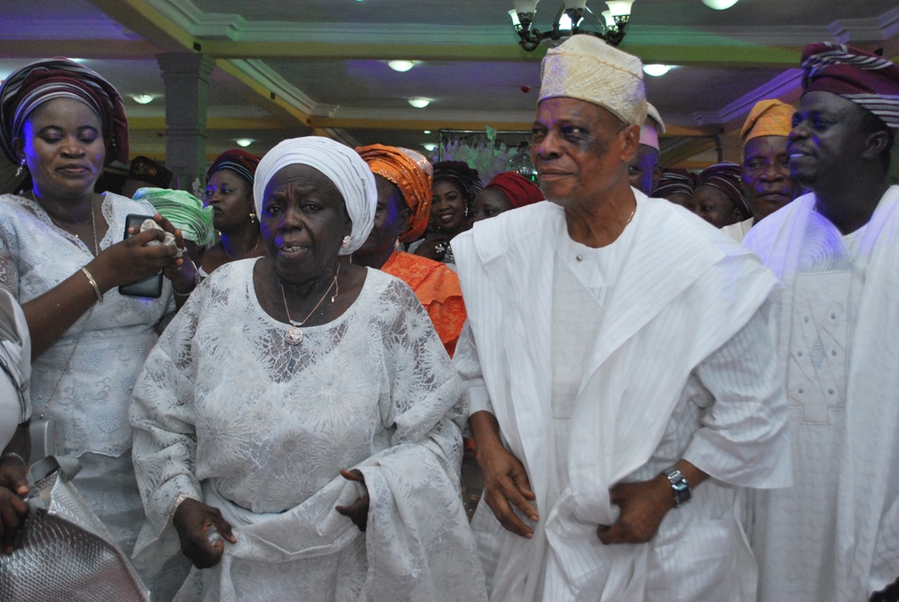 Pastor Ogunlade gives daughter's hand in marriage