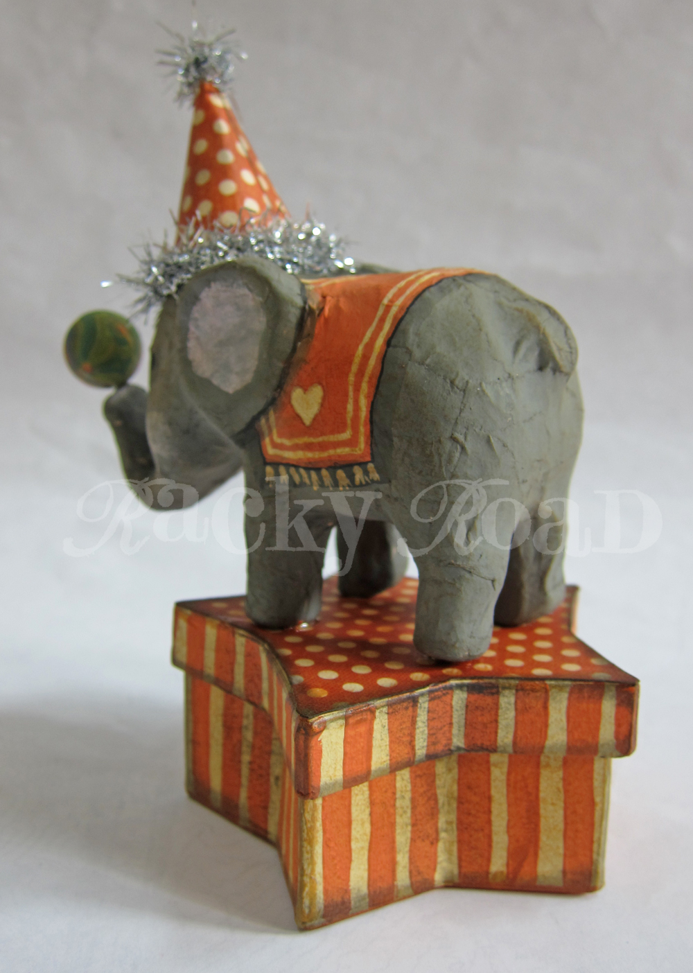 junk&stuff: Circus Elephant