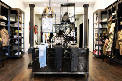 Smartologie: Burberry Opens First Burberry Brit Store In London