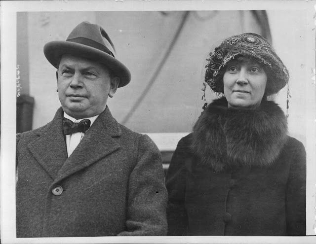 Mike Lynch Cartoons: Cartoonist Photos Part 3