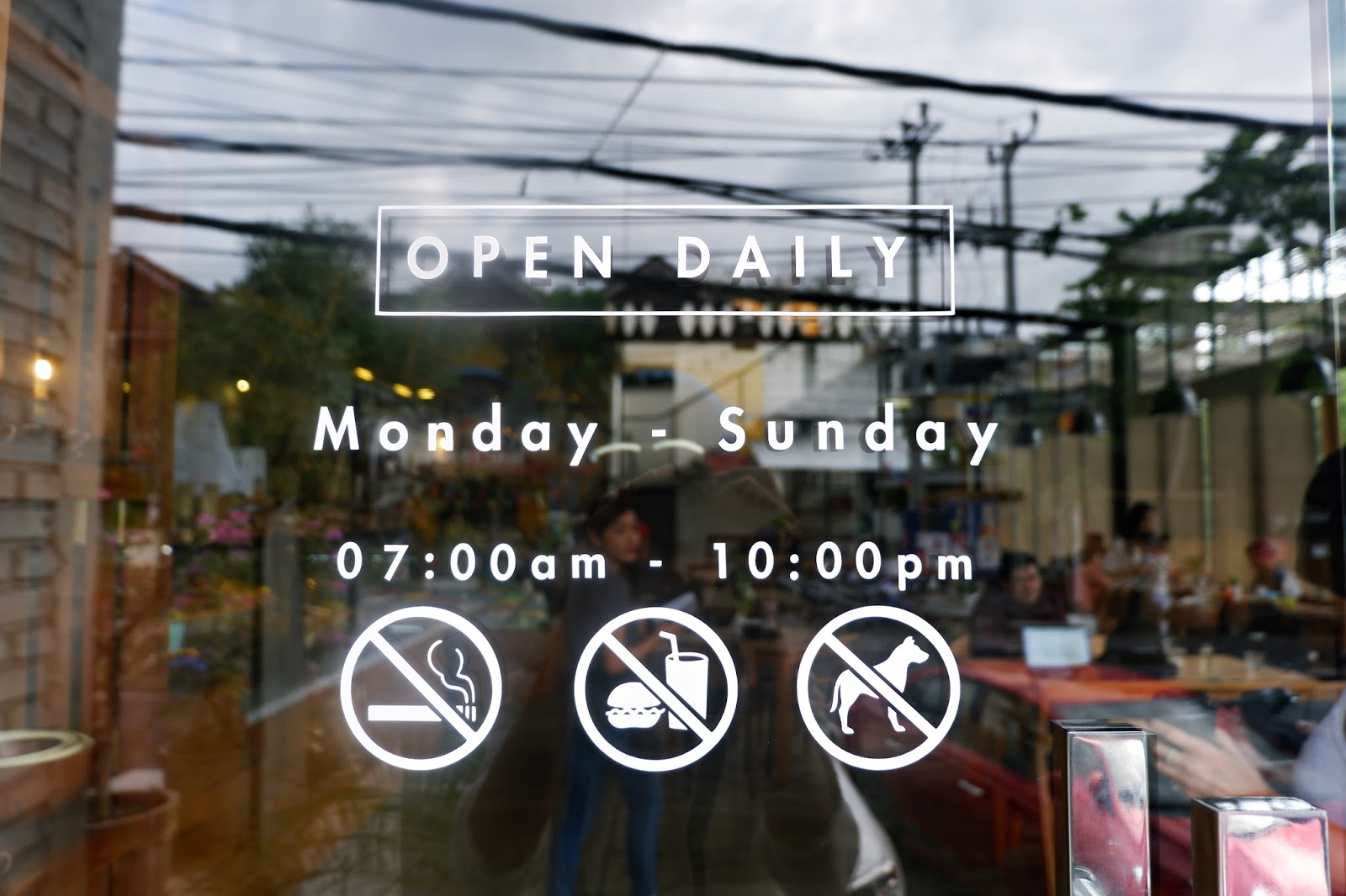 LIVINGSTONE CAFE & BAKERY, PETITENGET, BALI - Icha Khairisa