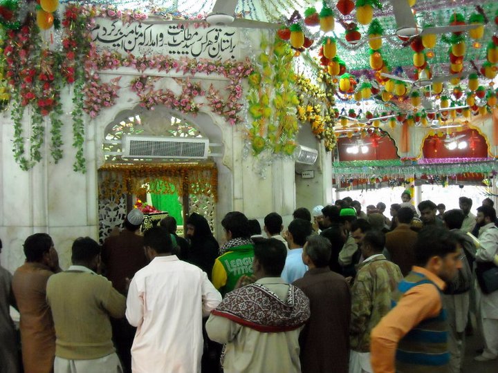 A Tourist 2 Pakistan!: Daata Darbar, shrine of Hazrat Ali Hajveri in ...