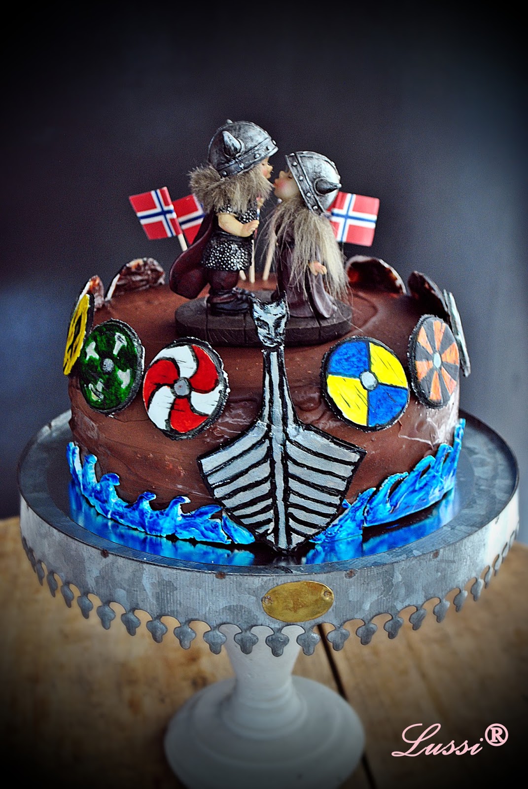 Lussi`s World of Artcraft: Викингска торта с боровинки / Viking Cake ...