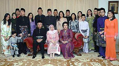 steadyaku47: ANAK TUN RAZAK AND TOH PUAN RAHAH, BROTHER TO NAZIR ...