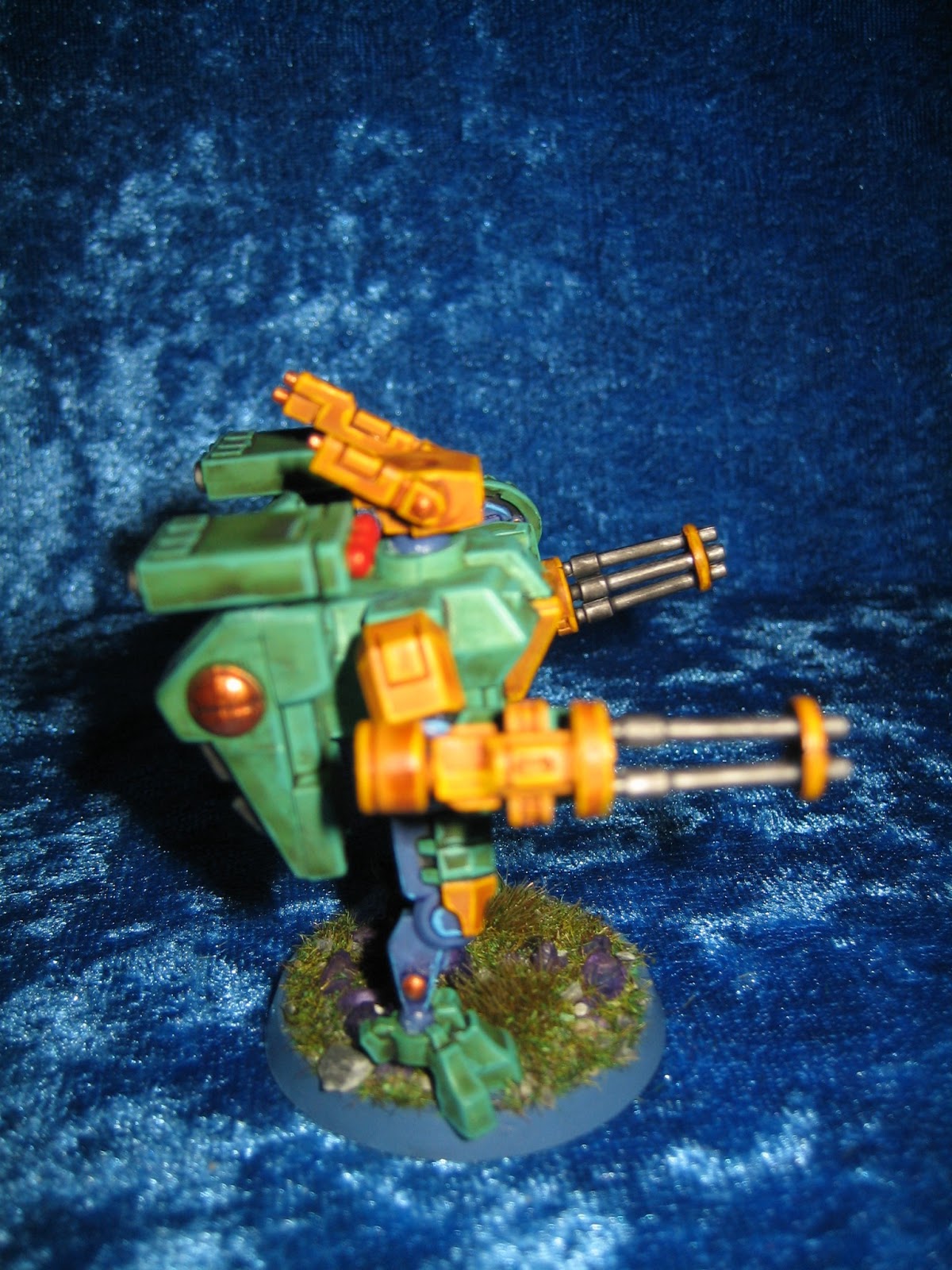 Making miniatures with Mario: Tau XV8 Crisis Battlesuit