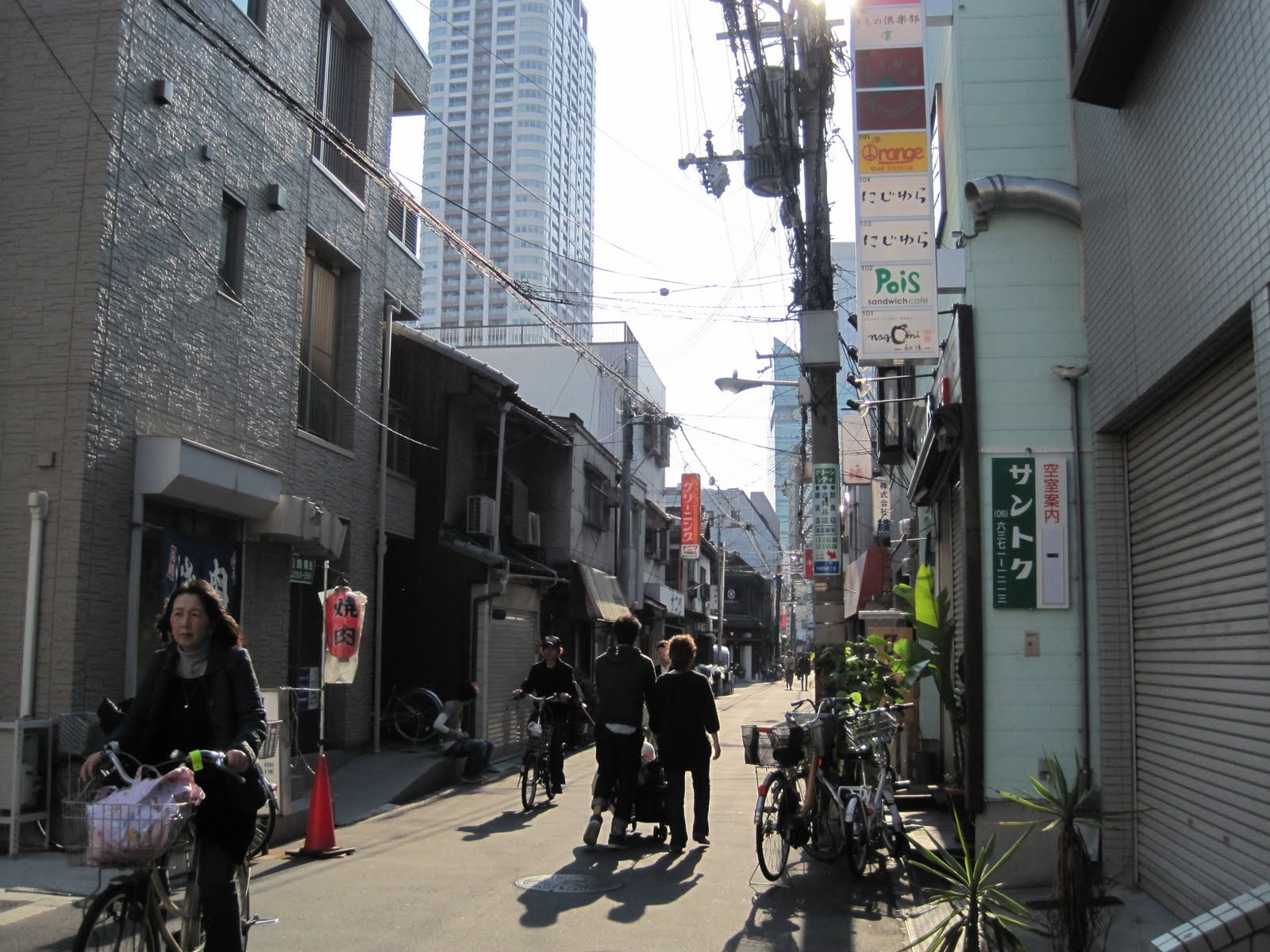 me.u (design blog): Travel Photography - Nakazaki-cho, Osaka (Part 1)