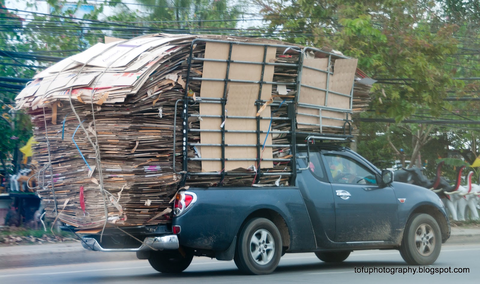 Tofu Photography: Overloaded van