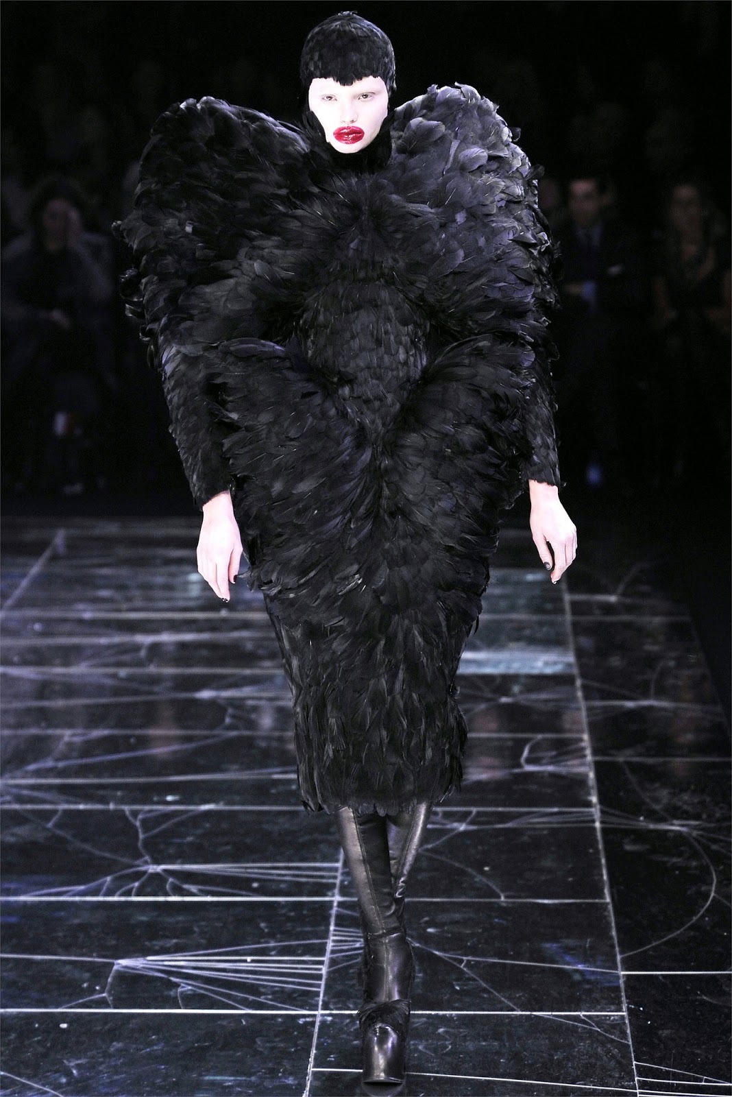 Alexander McQueen - Colección "The Horn of Plenty" - Diseño : Revista ...