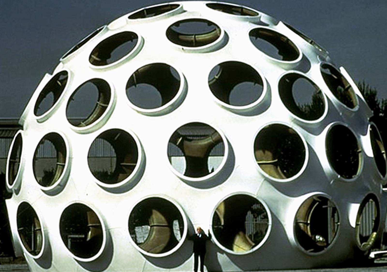 architecture now and The Future: FLY'S EYE DOME BY BUCKMINSTER FULLER